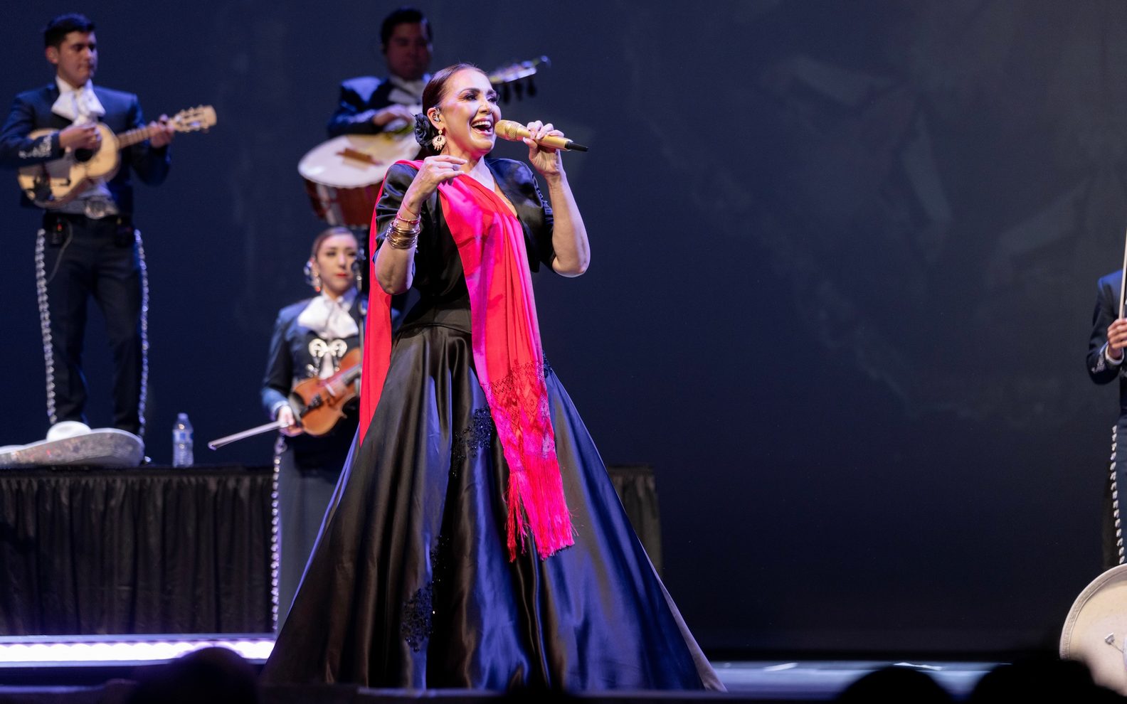 The Soraya | Aida Cuevas: Canta A Juan Gabriel